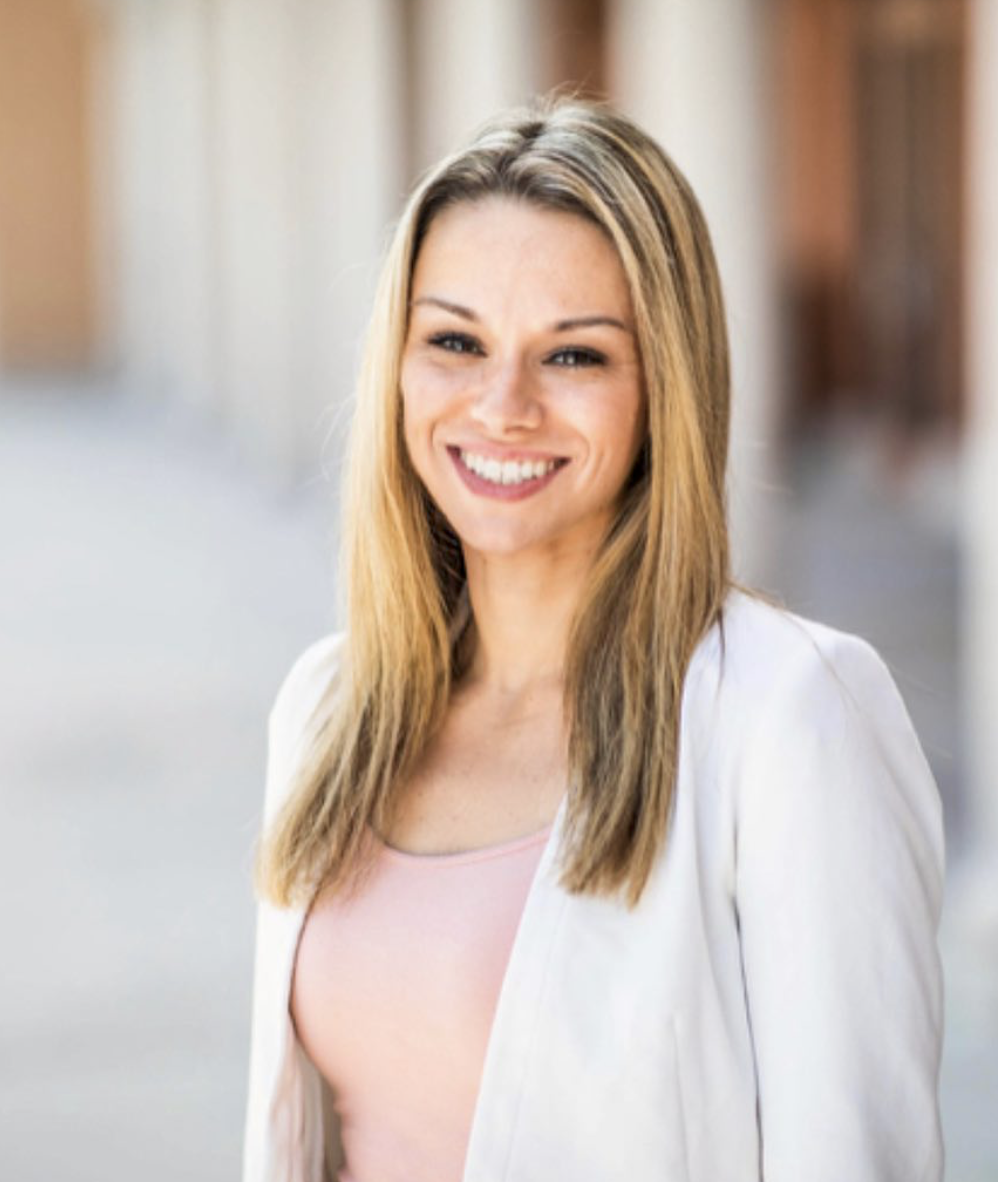 Meet Ms. Nicole Kenngott: Our Expert